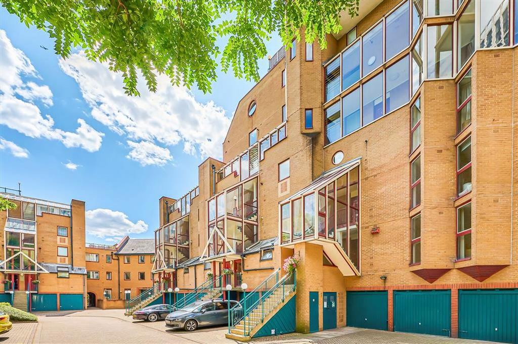 Asher Way, London E1W 1 bed flat - £2,149 pcm (£496 pw)