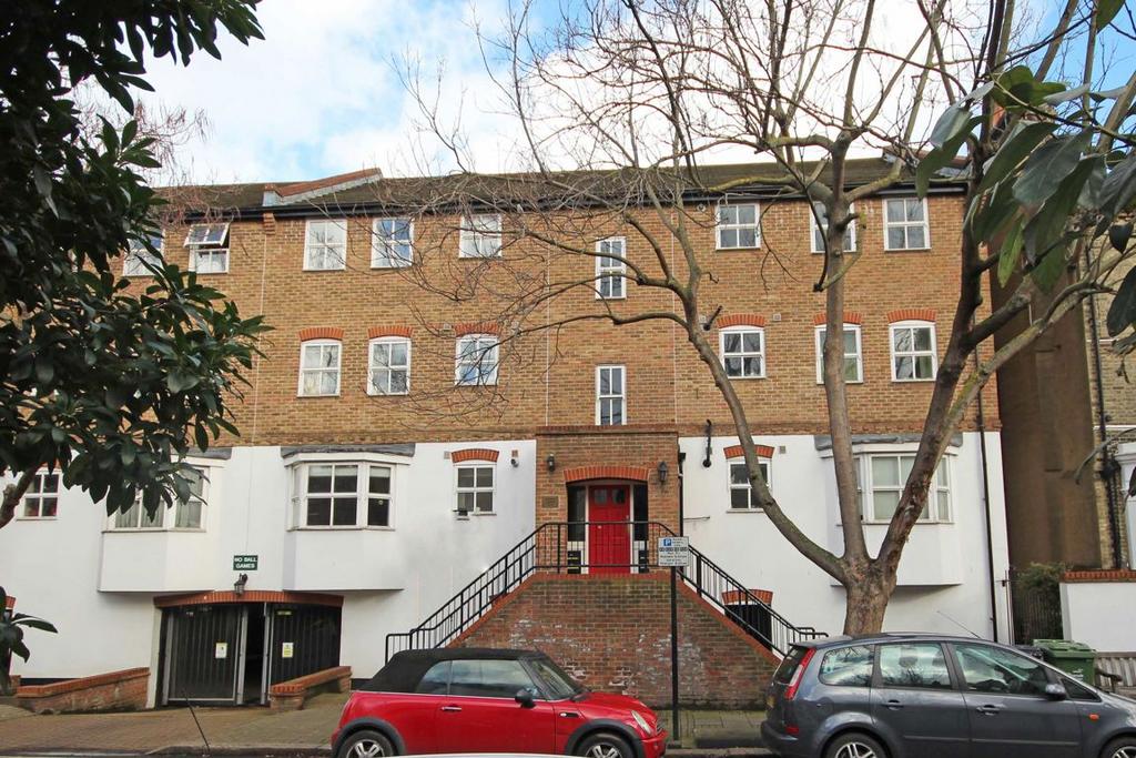 Vauxhall Grove, London SW8 2 bed flat - £2,500 pcm (£577 pw)