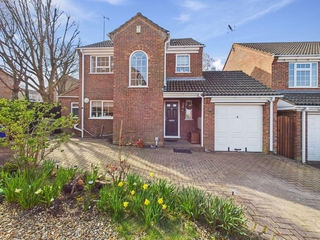 Sandringham Close, Towcester, NN12 3 bed detached house - £375,000