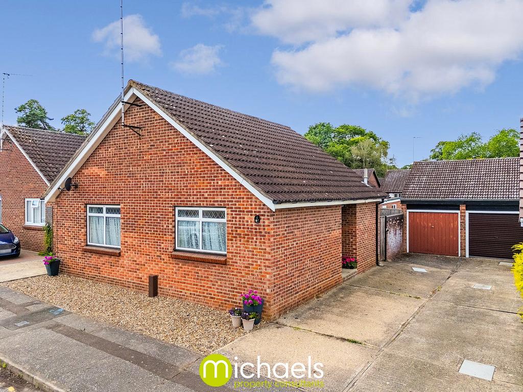 Wakefield Close, Colchester... 2 bed detached bungalow - £310,000