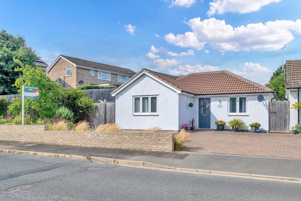 Mayfield Road, Huntingdon PE29 2 bed detached bungalow - £290,000