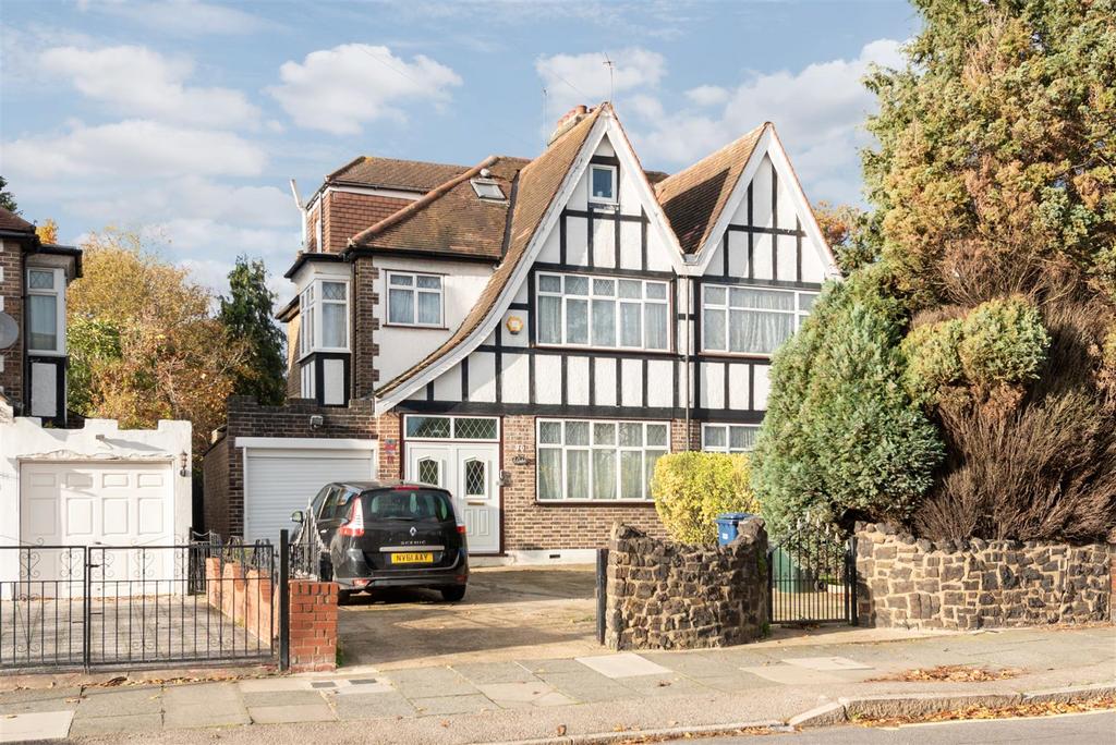 Chase Way, London N14 4 bed semi-detached house - £900,000