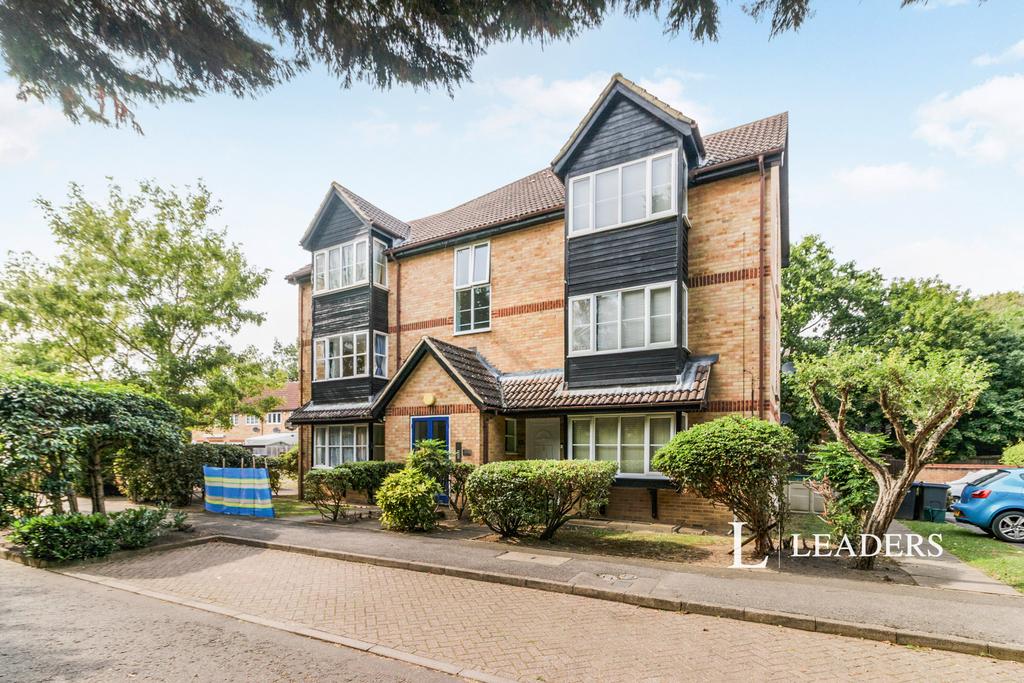 Weatherall Close, Addlestone 1 bed property - £1,125 pcm (£260 pw)