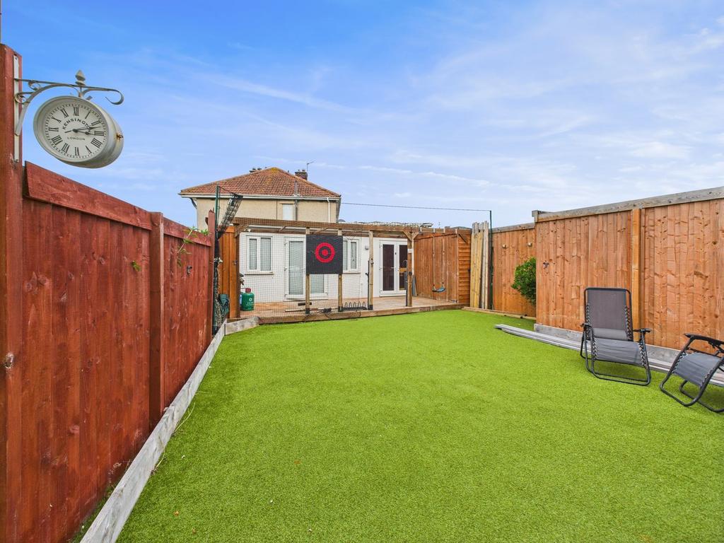 Locking Road, Weston-Super-Mare, BS23 3 bed semi-detached house - £265,000