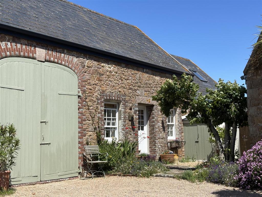 Le Mont, St Ouen JE3 2 bed cottage for sale - £825,000