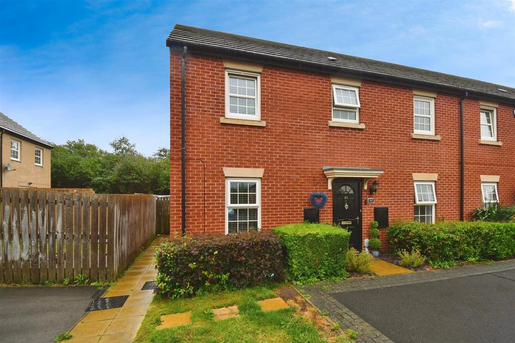 Boothferry Park Halt, Hull 3 bed semi-detached house for sale - £185,000