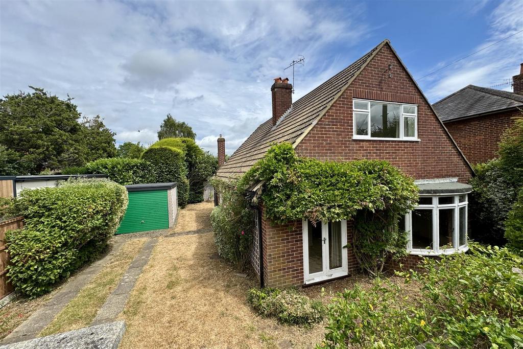 Farncombe 3 bed chalet for sale - £625,000