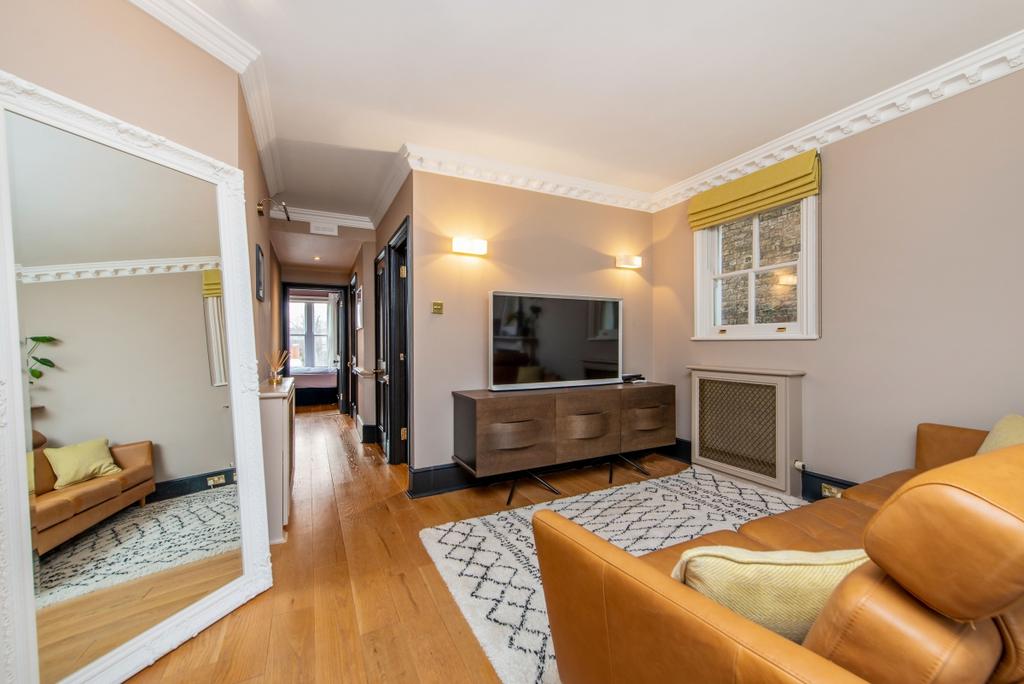 Pembridge Crescent, London, W11 2 bed flat - £3,500 pcm (£808 pw)