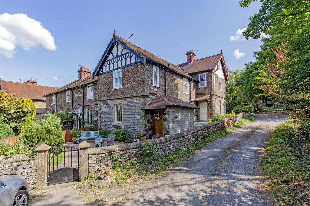 Cornbrook, Ashford-In-The-Water... 3 bed end of terrace house - £250,000