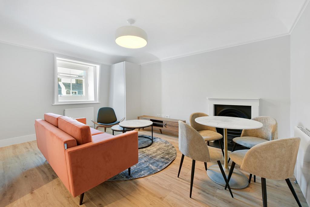Cranley Place, South Kensington... 1 bed flat - £3,250 pcm (£750 pw)
