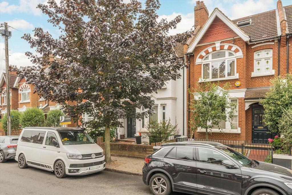 Moyser Road, London SW16 4 bed house - £3,800 pcm (£877 pw)