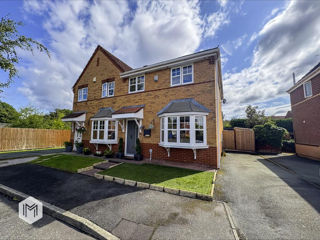 Wenlock Close, Padgate, Warrington... 3 bed semi-detached house - £300,000