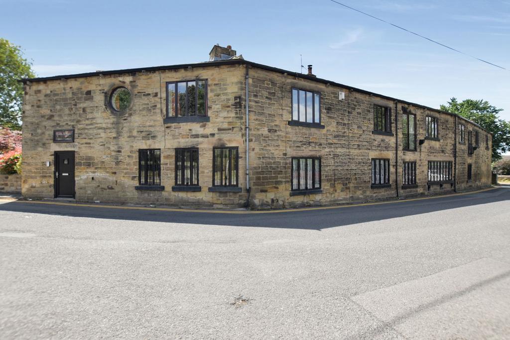 West Wells Road, Ossett WF5 6 bed detached house - £500,000