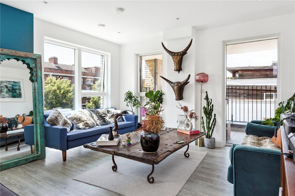 Matthias Road, London, N16 2 bed apartment - £3,200 pcm (£738 pw)