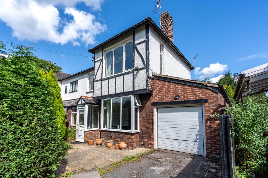 Compstall Road, Romiley, Stockport... 3 bed semi-detached house - £400,000