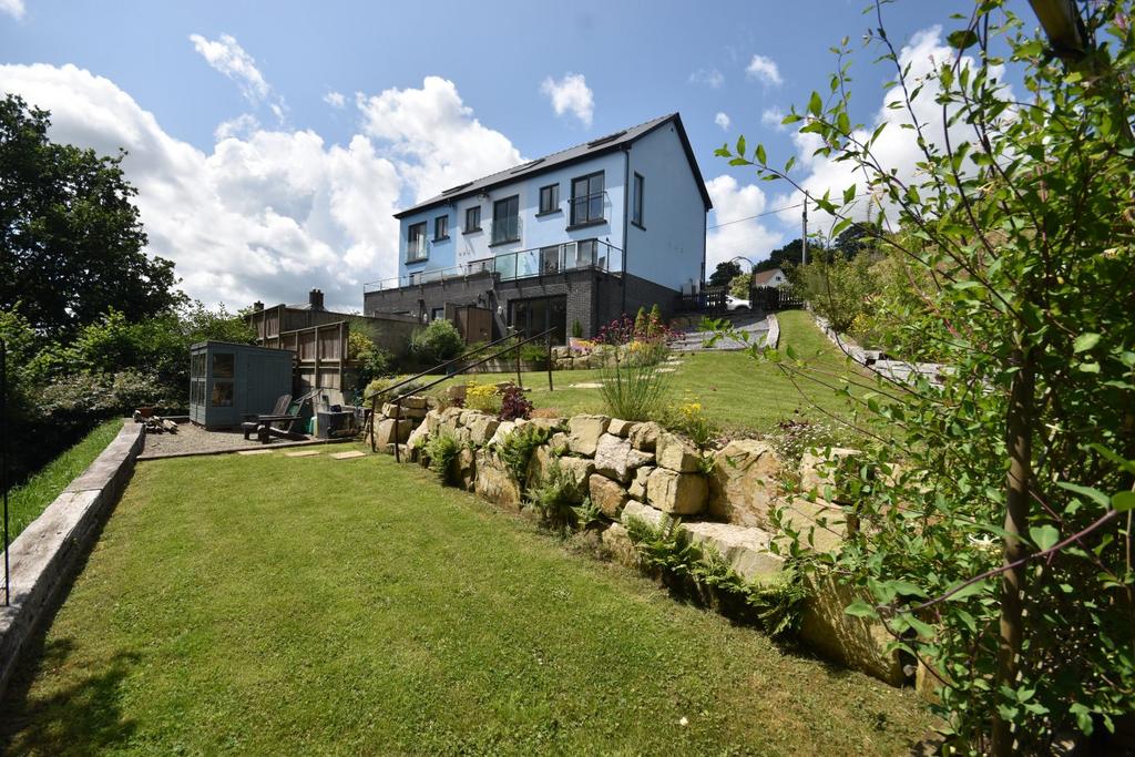 Well Street, Llandysul SA44 3 bed townhouse - £270,000