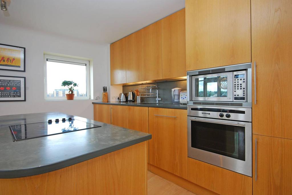 Langbourne Place, Isle Of Dogs... 2 bed flat to rent - £3,467 pcm (£800 pw)