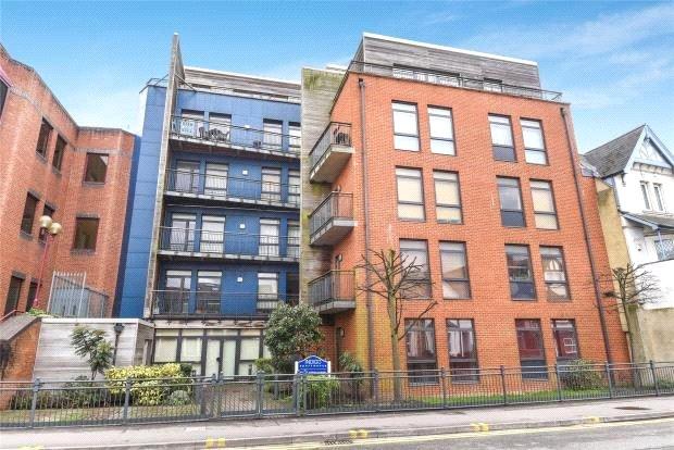 Crown Street, Reading, Berkshire, RG1 2 bed flat - £1,300 pcm (£300 pw)