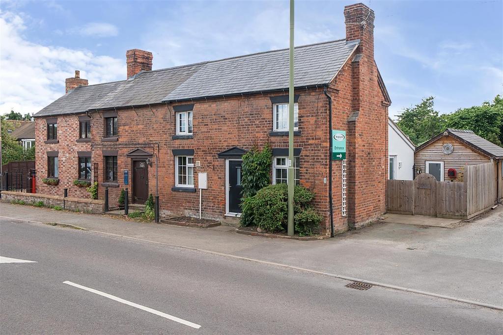 8 Montford Bridge Shrewsbury, SY4 1EB 2 bed cottage for sale - £229,500