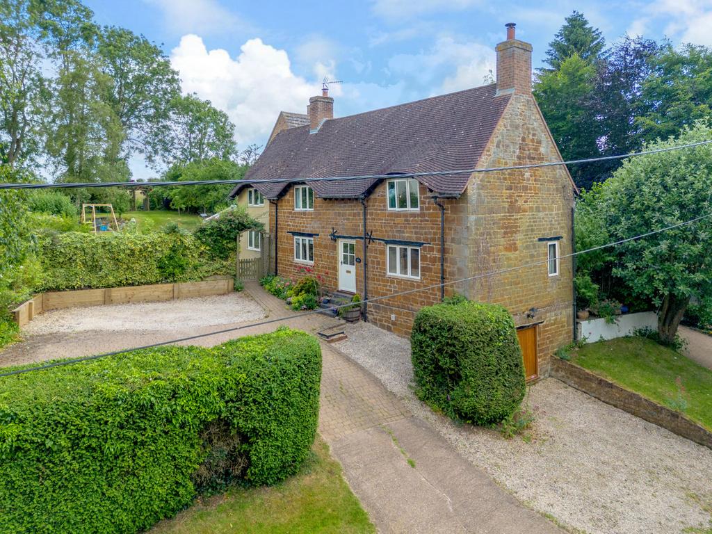 Old Forge Lane, Preston Capes... 3 bed detached house for sale - £650,000