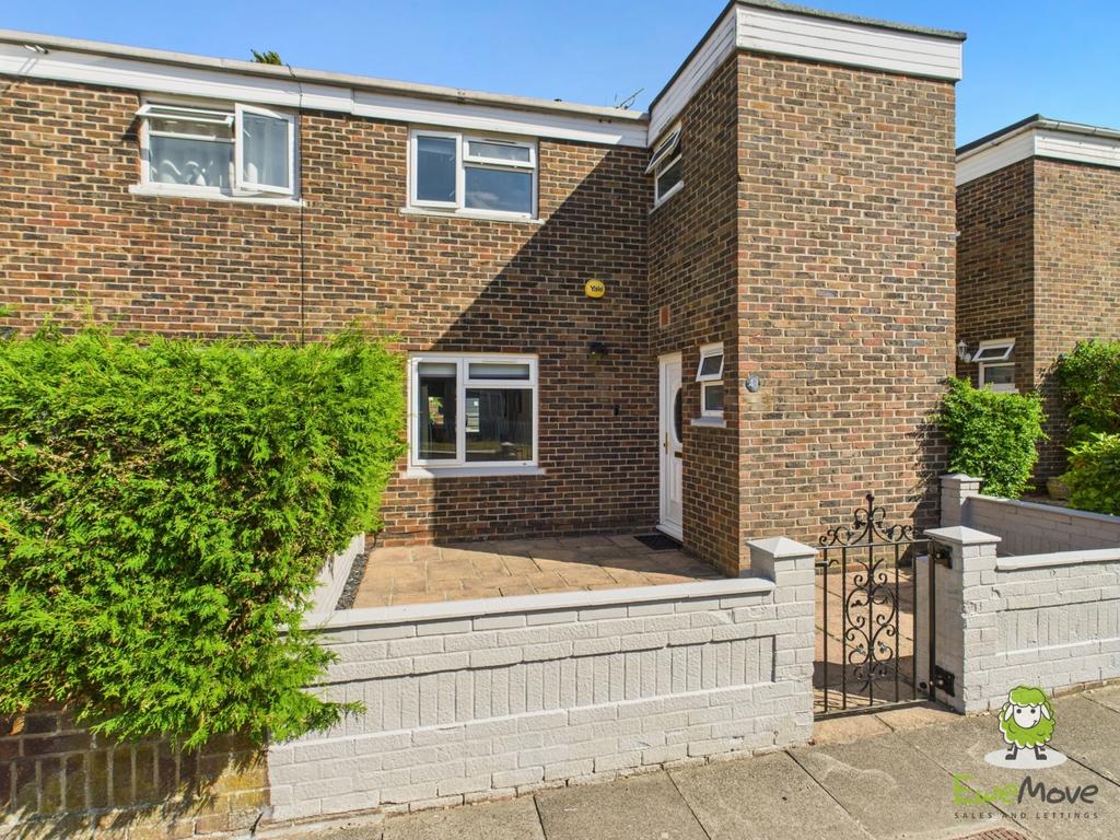 Milton Close, Basingstoke, Hampshire... 3 bed terraced house - £300,000