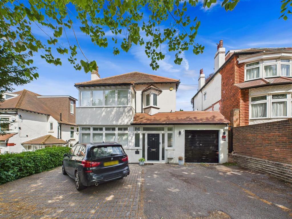 Burcott Road, Purley CR8 4 bed detached house - £2,999 pcm (£692 pw)