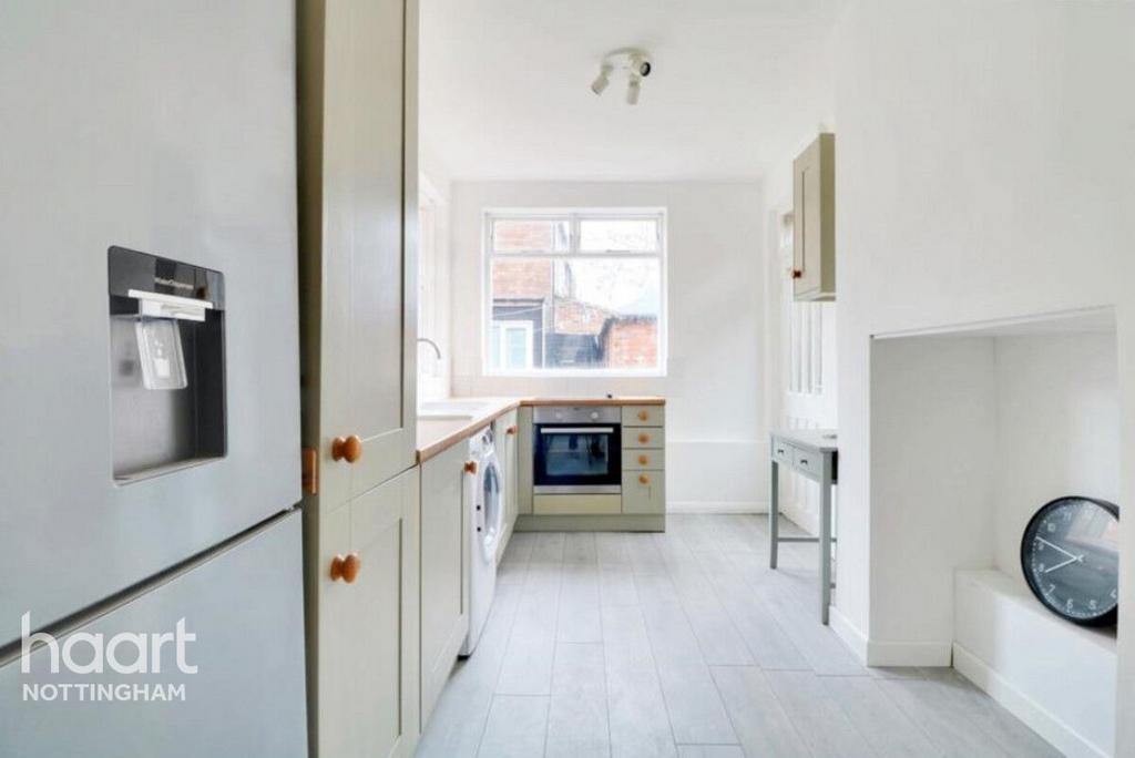 Berridge Road, Nottingham 3 bed semi-detached house - £1,250 pcm (£288 pw)