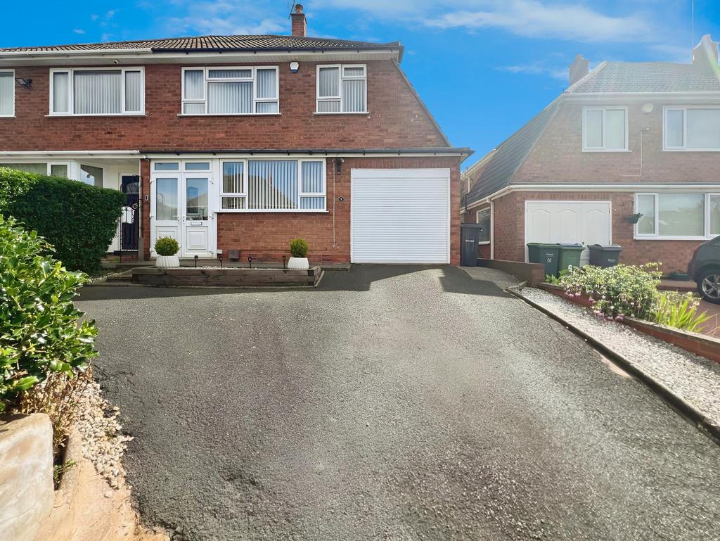 Oldbury B68 3 bed semi-detached house to rent - £1,600 pcm (£369 pw)