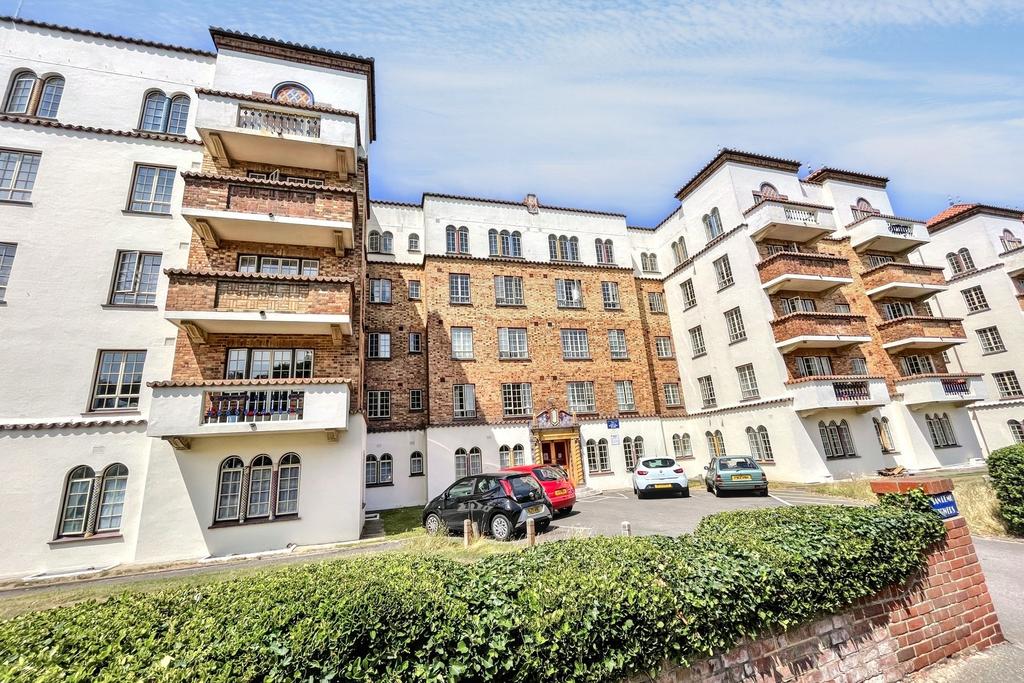 Boscombe Spa 2 bed flat for sale - £220,000
