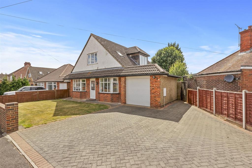 East Drive, High Wycombe HP13 4 bed detached house - £575,000