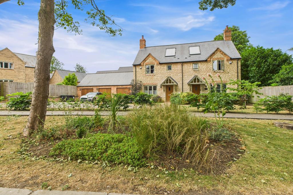 Old School Avenue, Oundle... 3 bed semi-detached house - £440,000