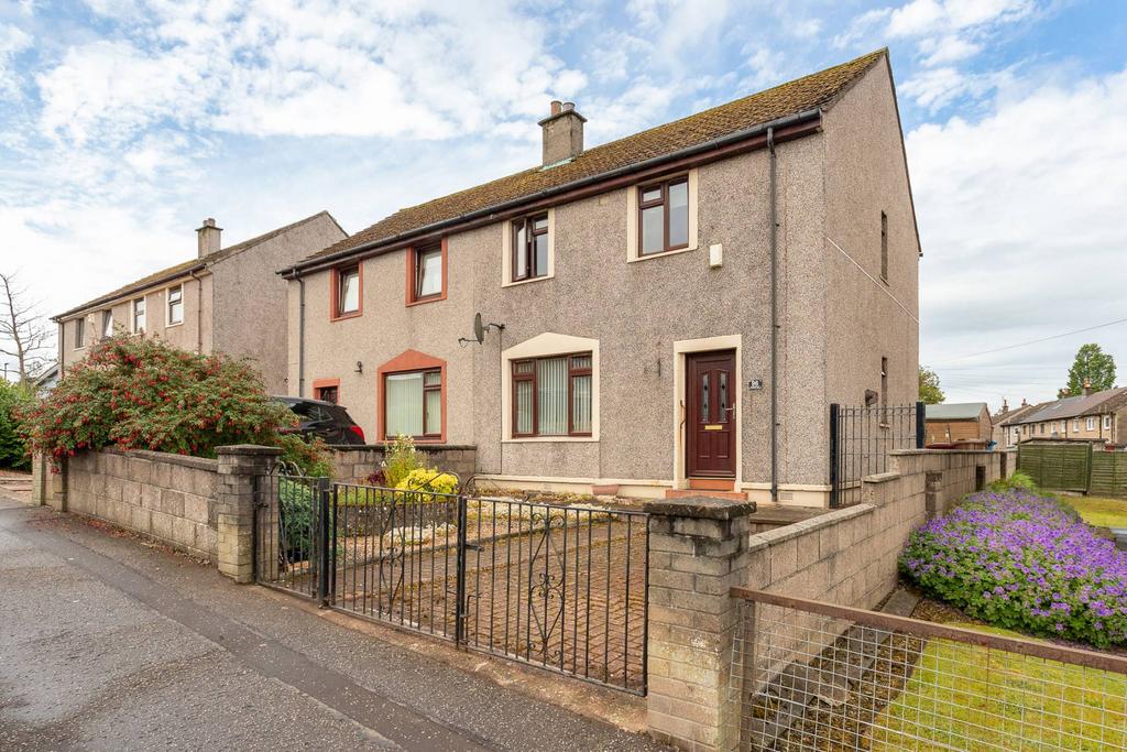 96 Ballindean Road, Dundee, DD4 8NZ 3 bed semi-detached house - £135,000