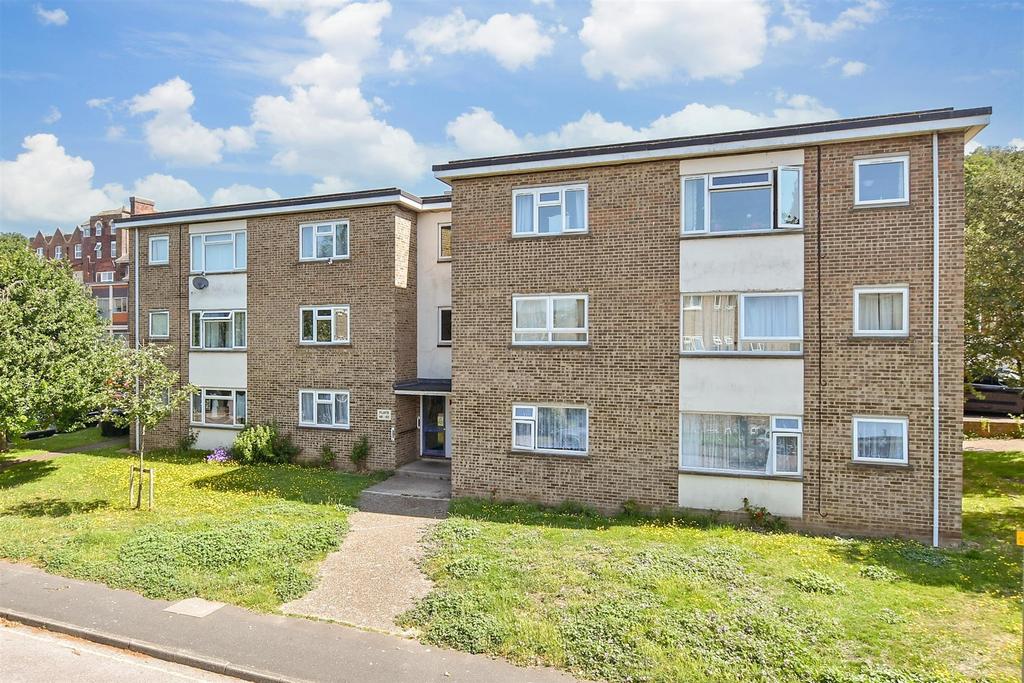 Harold Street, Dover, Kent 2 bed flat - £100,000