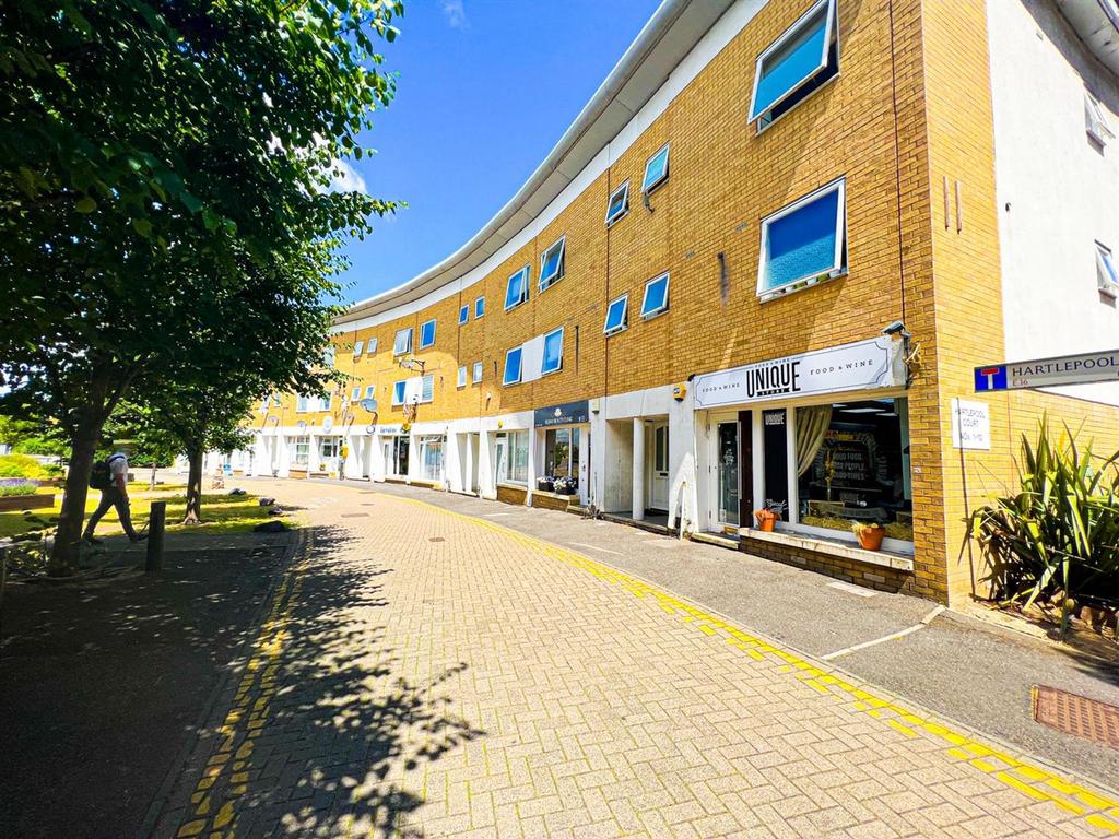 Fishguard Way, London, E16 2 bed ground floor flat - £1,800 pcm (£415 pw)