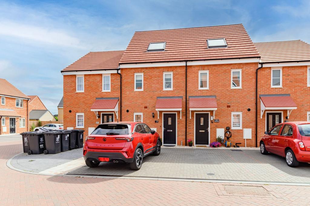 Mace Road, Bradwell 3 bed terraced house for sale - £210,000