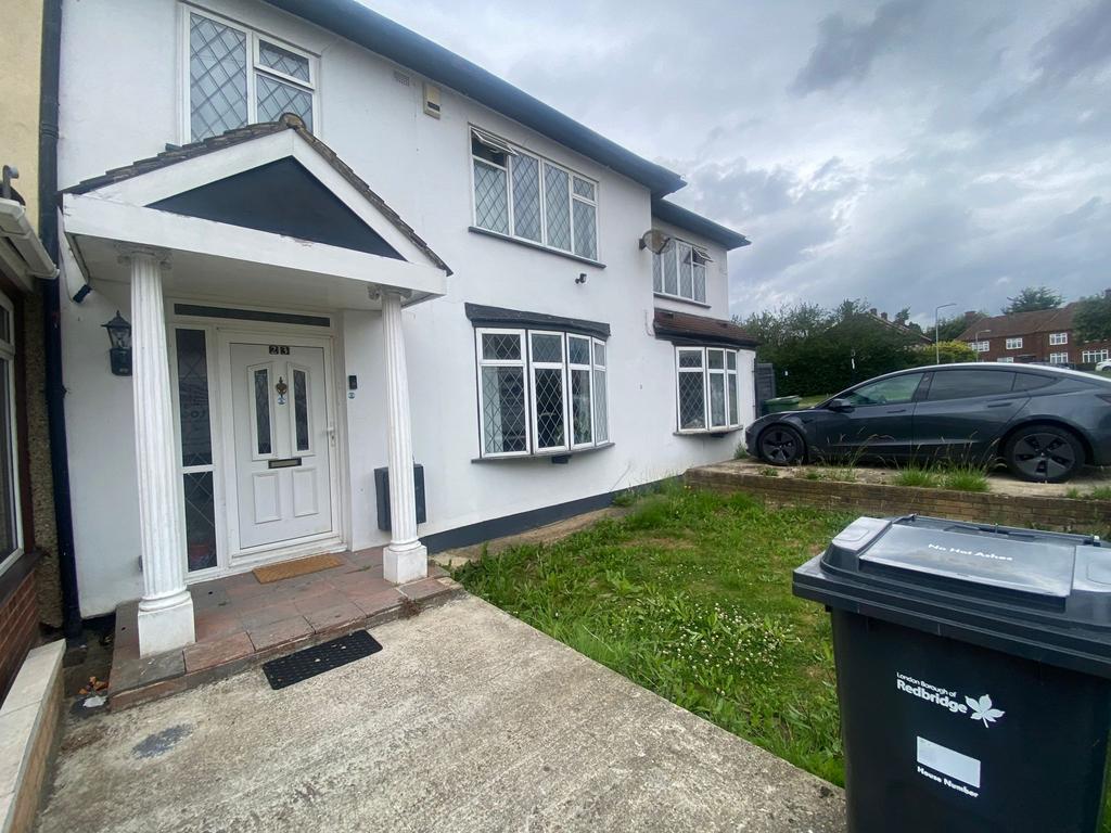 Fawn Road, Chigwell IG7 4HG 5 bed semi-detached house to rent - £3,950 ...