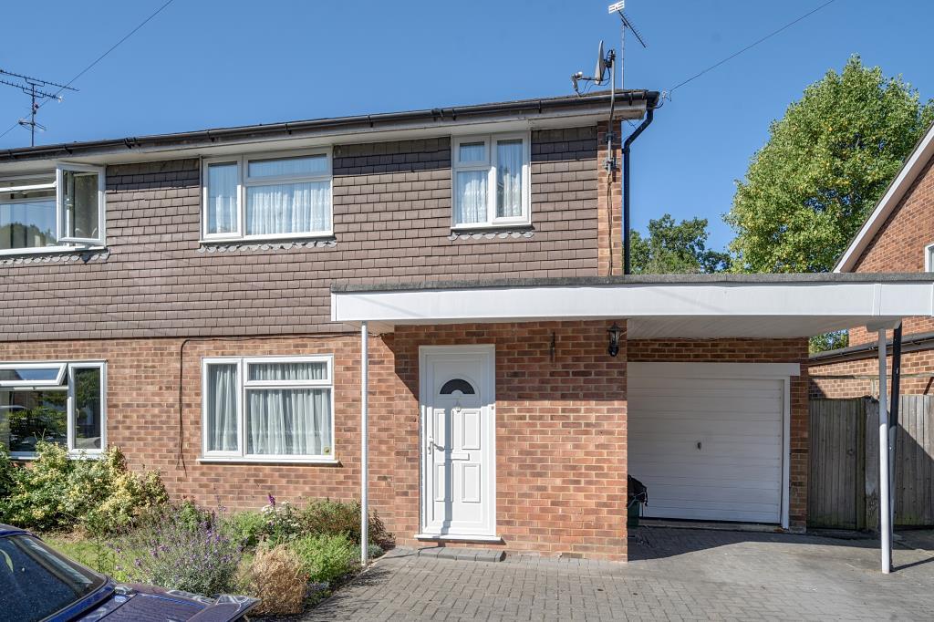 Camberley, Surrey, GU15 3 bed semi-detached house for sale - £500,000