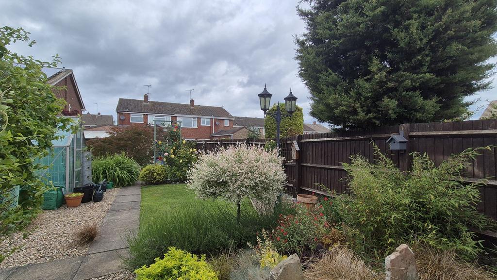 Lakin Drive, Bishops Itchington, CV47 3 bed semi-detached house - £365,000