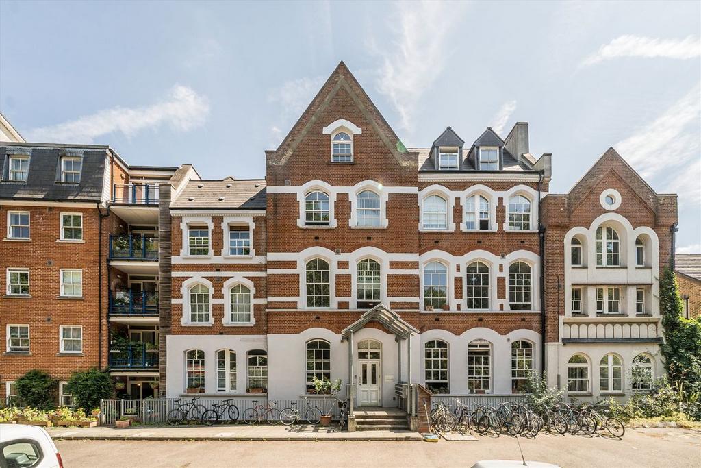 Martello Street, London E8 2 bed flat for sale - £750,000