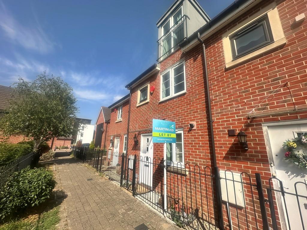 Sinclair Drive, Basingstoke RG21 3 bed terraced house - £1,650 pcm (£ ...