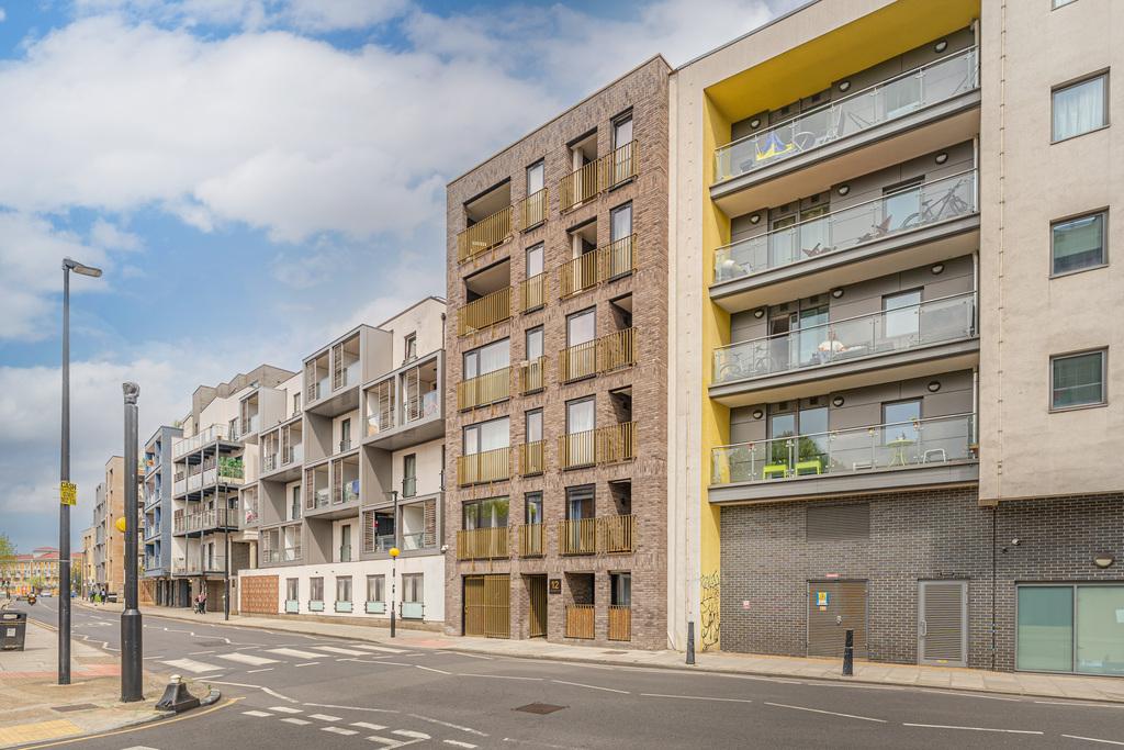 Bow Common Lane, Bow E3 1 bed flat for sale - £400,000