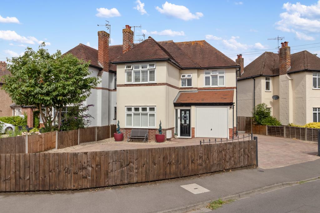Worcester WR2 3 bed semi-detached house - £365,000