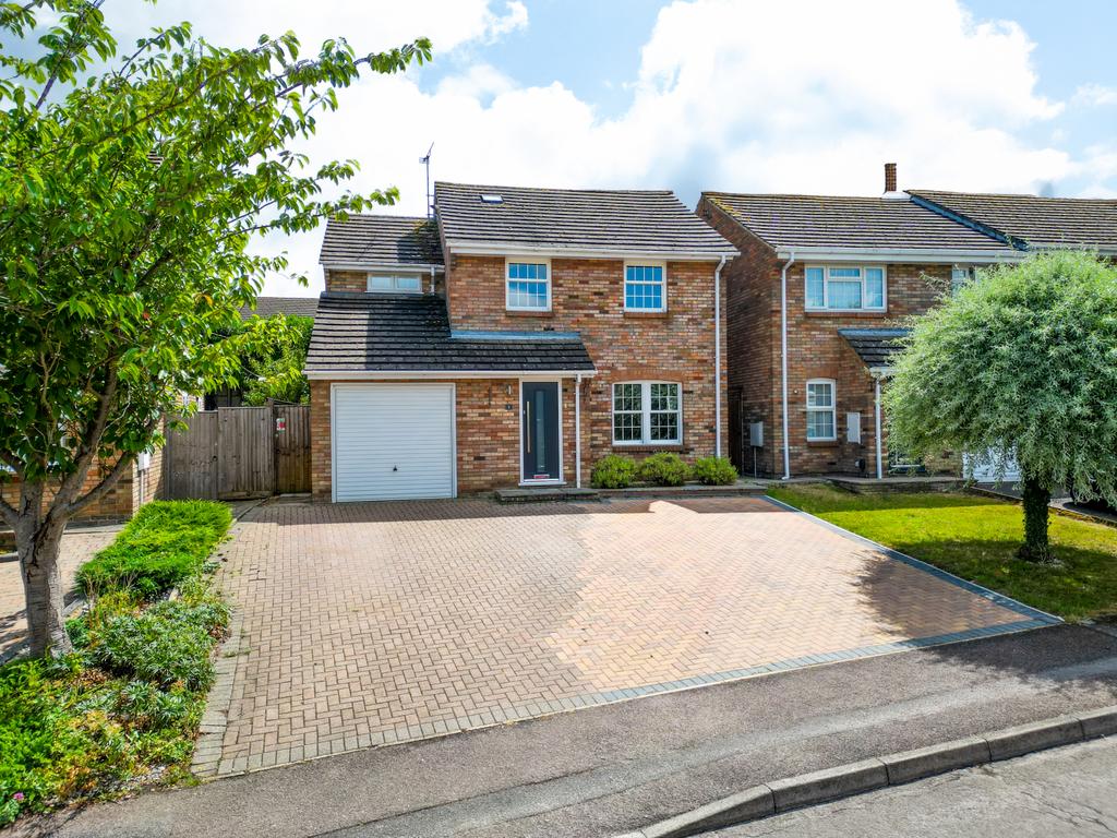 Hunters Close, Tring HP23 4 bed detached house for sale - £800,000