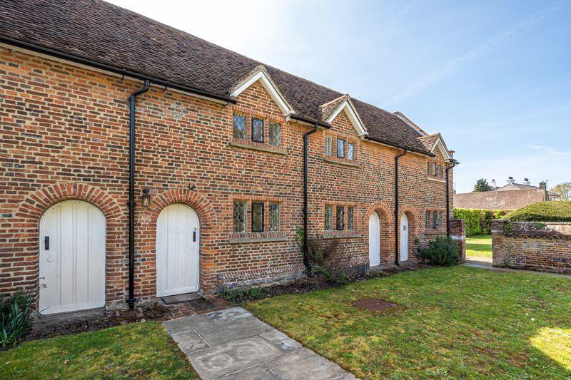 Wyatts Close, Godalming GU7 1 bed apartment - £1,400 pcm (£323 pw)