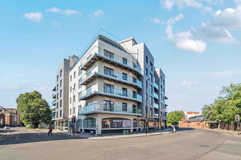 Royal Crescent Road, Southampton SO14 2 bed flat - £210,000