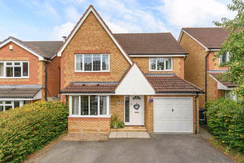 Redwoods, Row Town KT15 4 bed detached house - £675,000