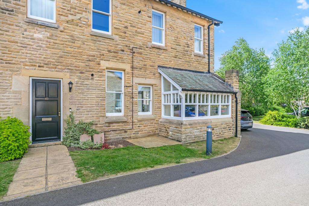 High Royds Court, Menston, Ilkley... 2 bed flat - £289,950