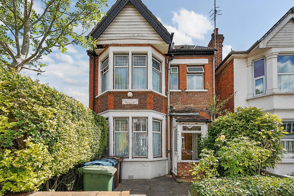 Cunningham Park, Harrow, Middlesex 3 bed detached house for sale - £720,000