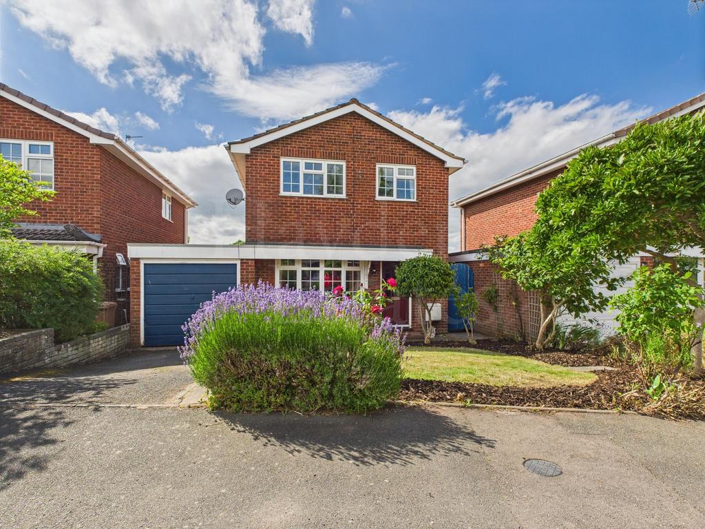 Parkfield Close, Hartlebury, DY11 7TW 3 bed detached house for sale - £ ...