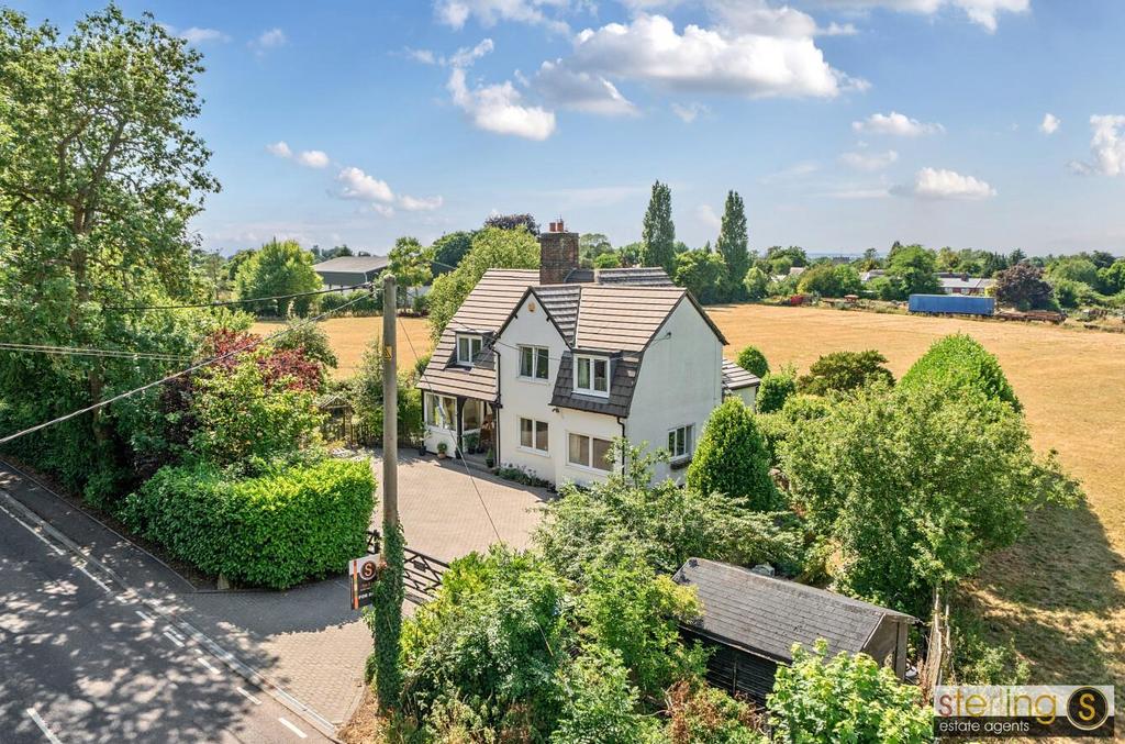 Lower Icknield Way, Buckland, 4 bed detached house - £900,000